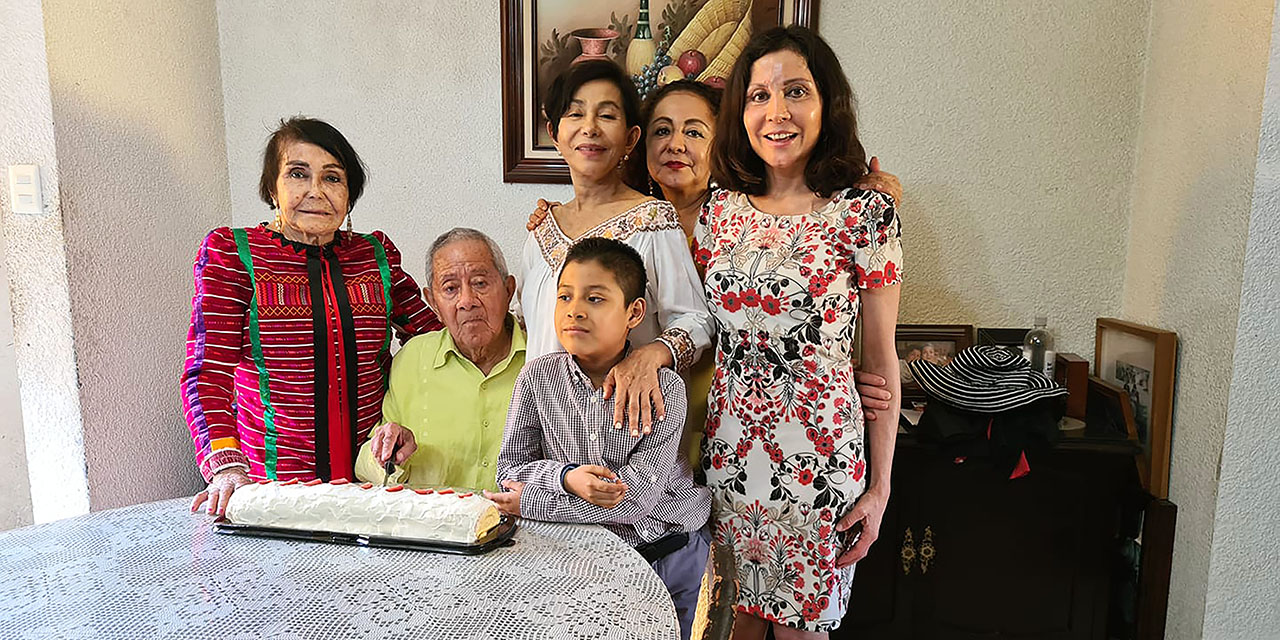 Don Octavio celebra sus nueve décadas - El Imparcial de Oaxaca