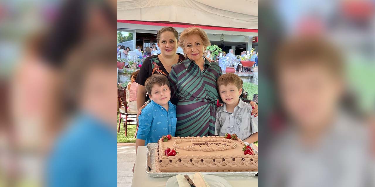 Doña Mina celebra sus 80 años de vida - El Imparcial de Oaxaca