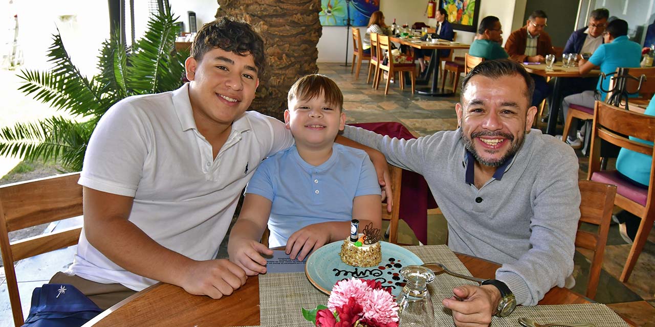 ¡Feliz cumple, Damián Perea! - El Imparcial de Oaxaca