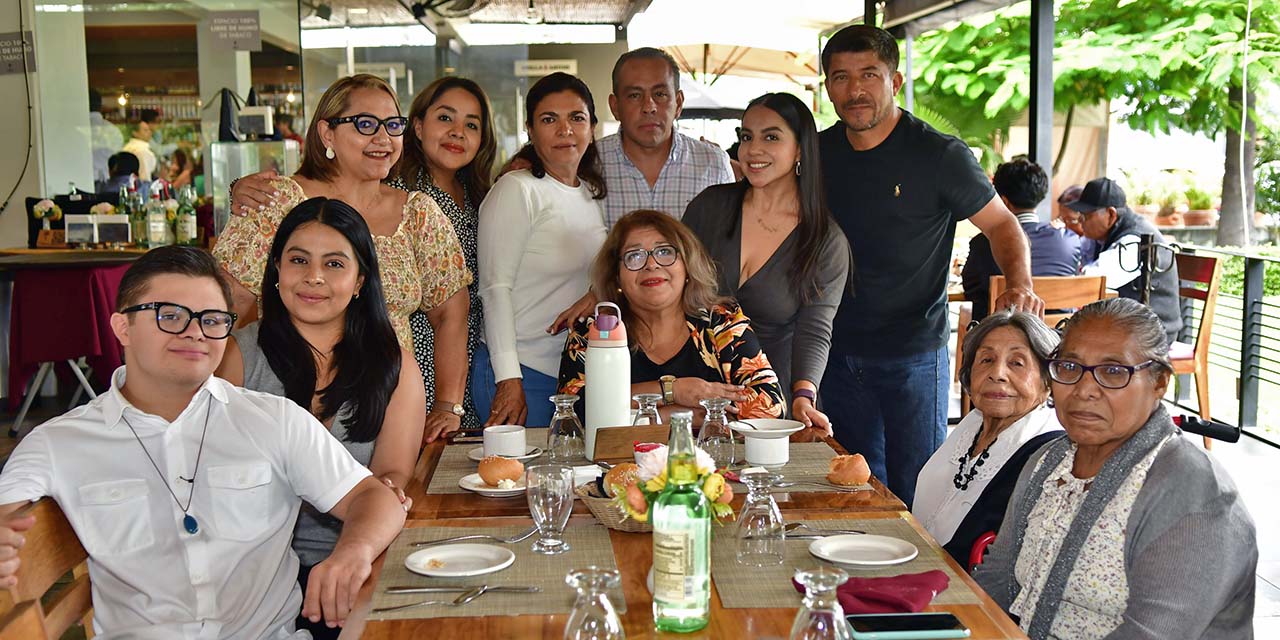 Victoria León celebra su graduación de kínder - El Imparcial de Oaxaca