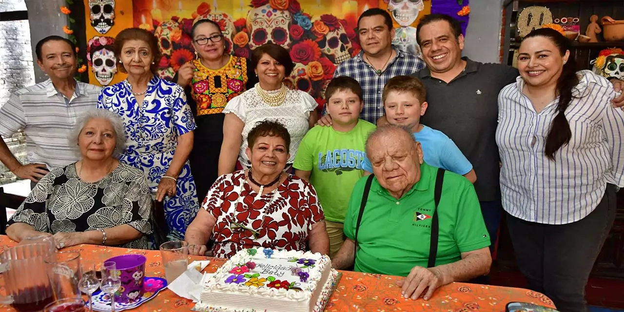 Celebran con cariño a Bety Román de Velasco - El Imparcial de Oaxaca
