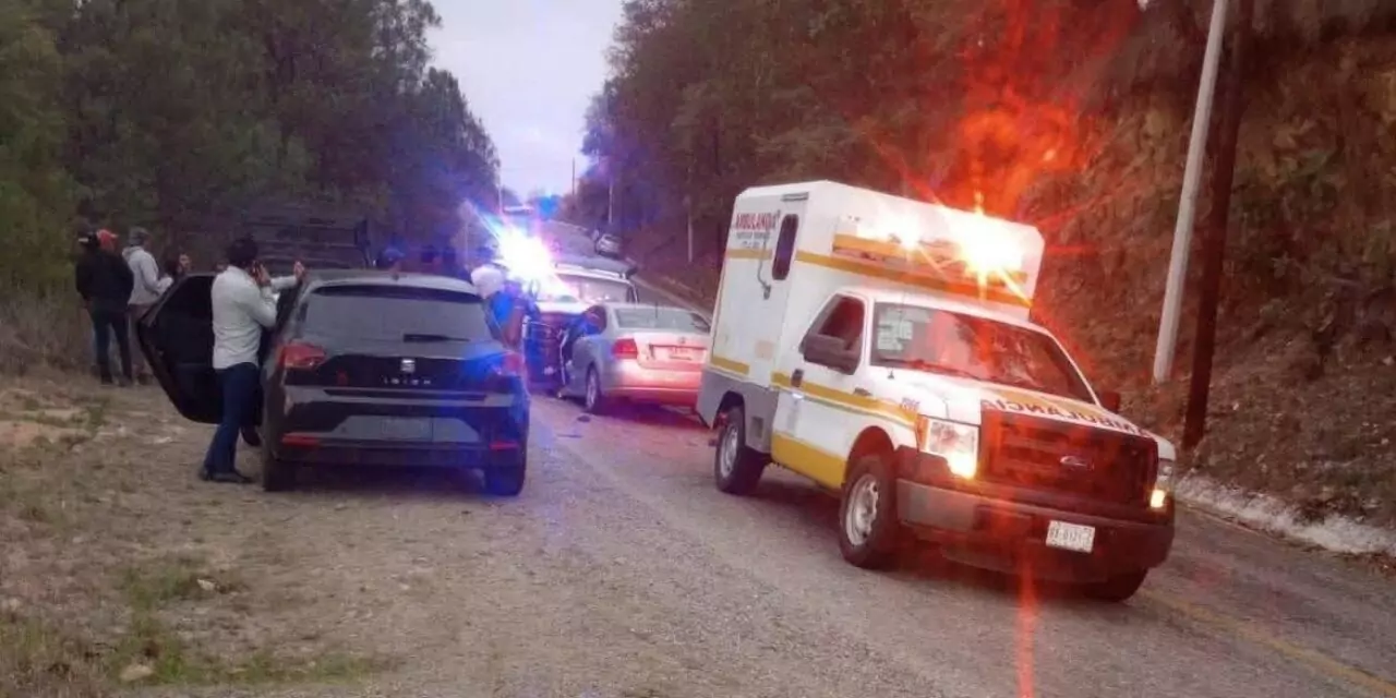 Fatal choque frontal deja un muerto y seis heridos, entre ellos menores ...